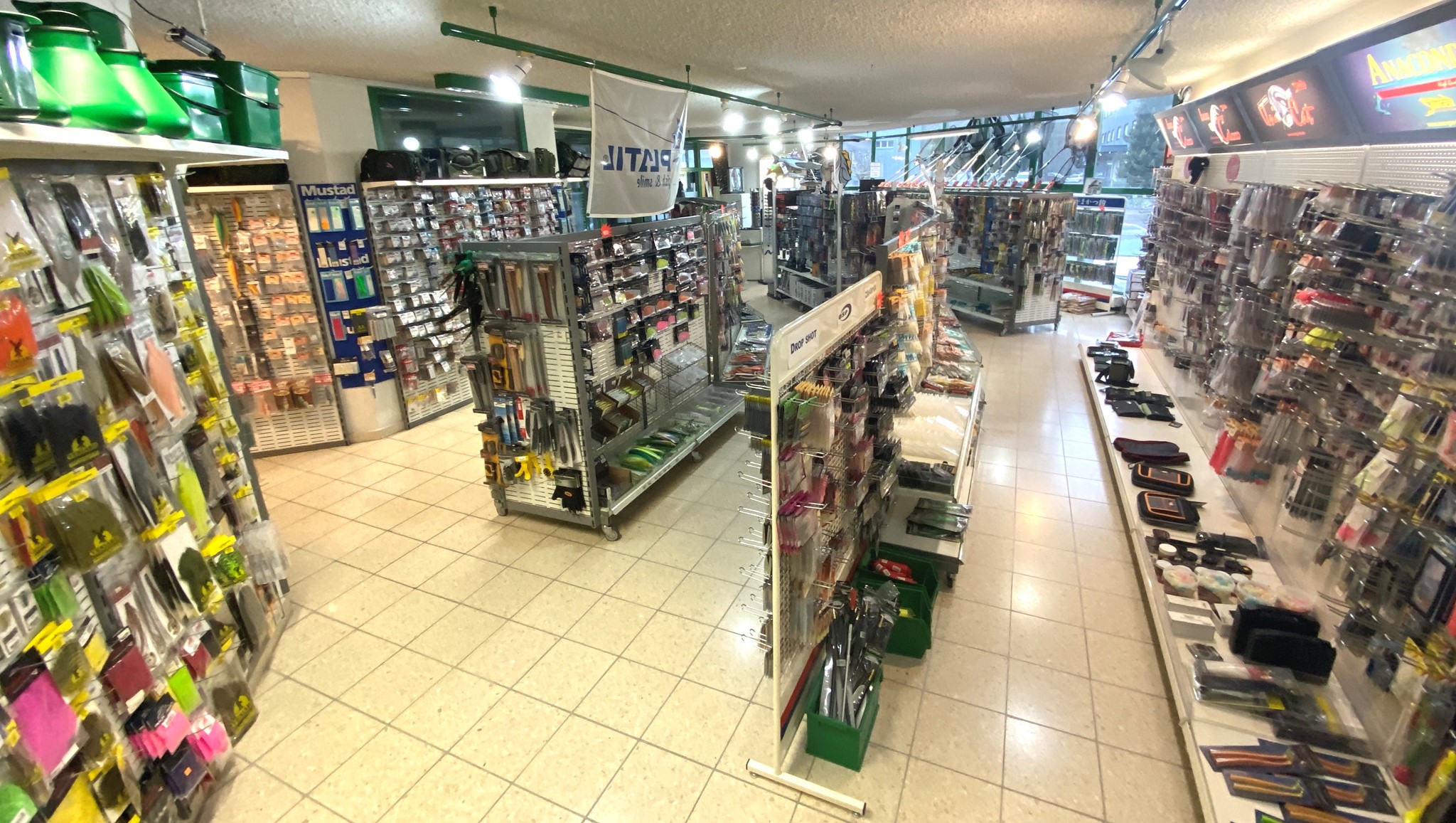 FUNFISH Fischereiartikel. Impressionen